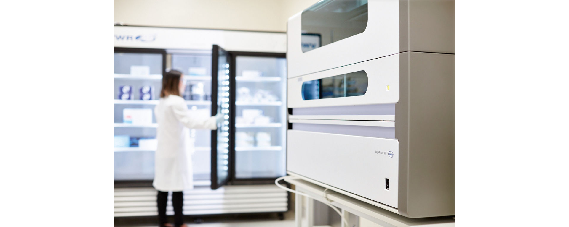 MagNA Pure 96 Instrument, High-throughput robotic workstation for fully ...